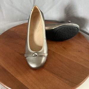 Vionic | Shoes | Vionic Amorie Gold Shimmer Embroidered Leather